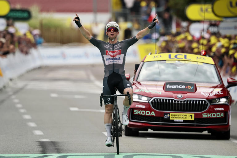 Groves derrama lágrimas de emoción en Pontarlier, Pogacar a un paso del ...