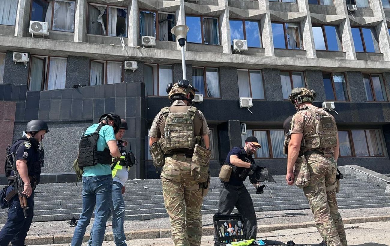 Russian drone hits Ukraine's Sumy government building — see the damage ...