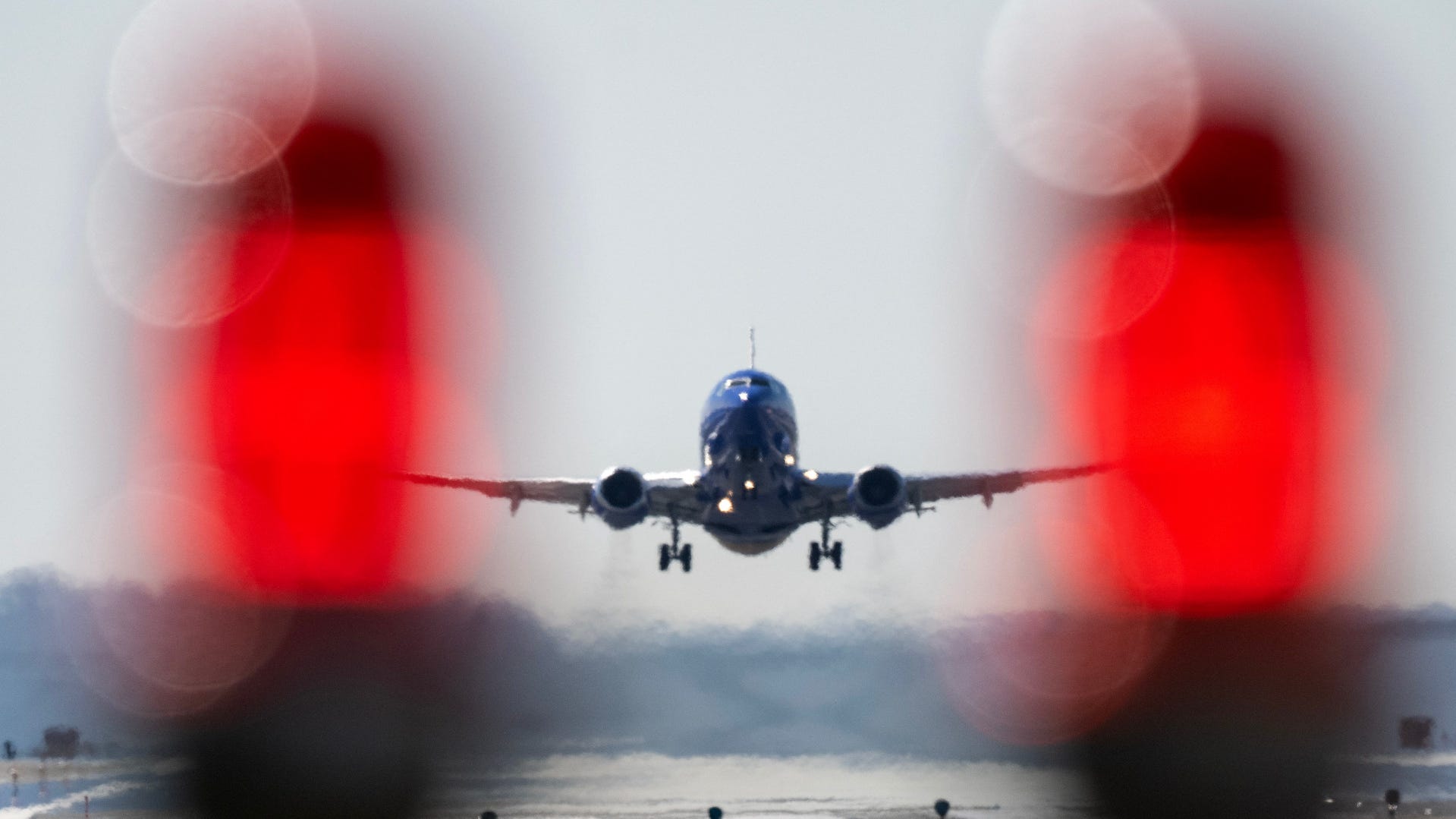 Southwest flight 'aggressively' descends to dodge another aircraft ...