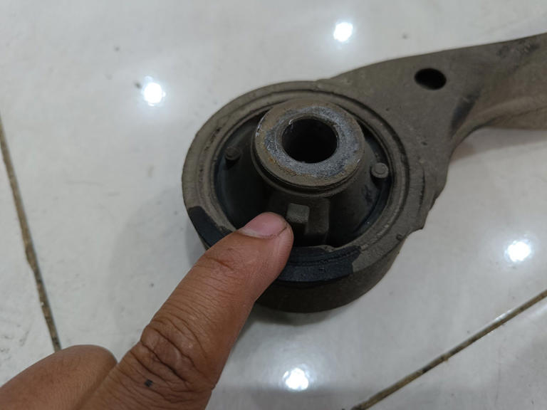 Bukan cuma umur, hal sepele ini penyebab karet bushing arm mobil cepat ...