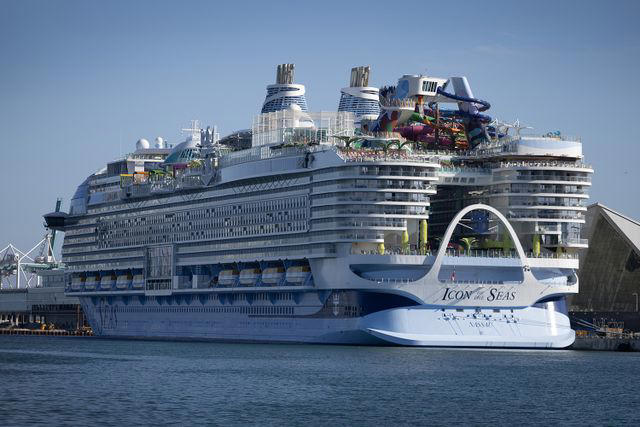 Royal Caribbean Crew Member Stabbed Fellow Worker Before Jumping Off ...