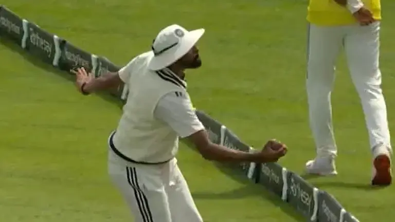 IND Vs ENG, 4th Test: Mohammed Siraj Pumps Fist At Old Trafford Crowd ...