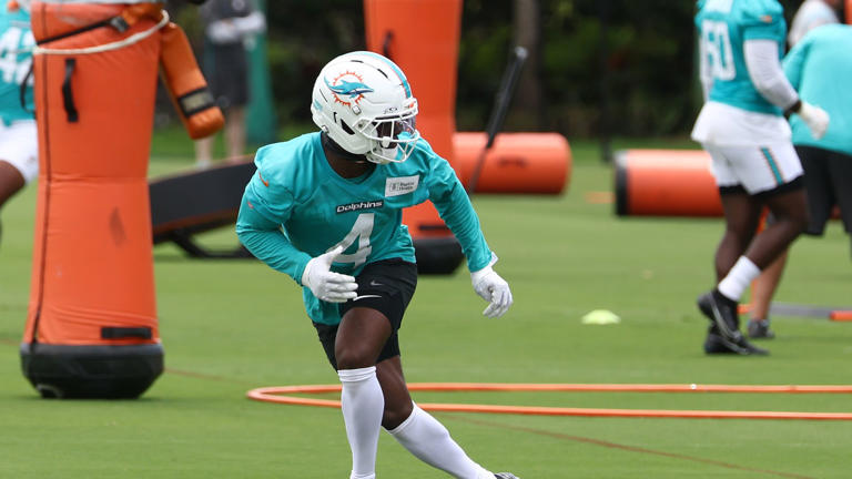 Dolphins Training Camp 2025: Starting cornerback Kader Kohou leaves practice with leg injury
