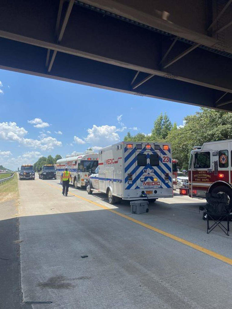 6 dead in wreck on Interstate 485 in Charlotte on Saturday, MEDIC says
