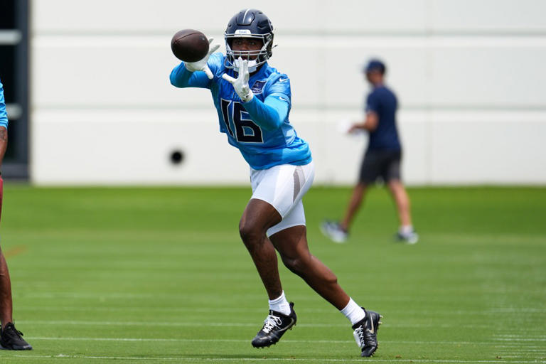 Treylon Burks fractures collarbone at training camp in Titans injury blow