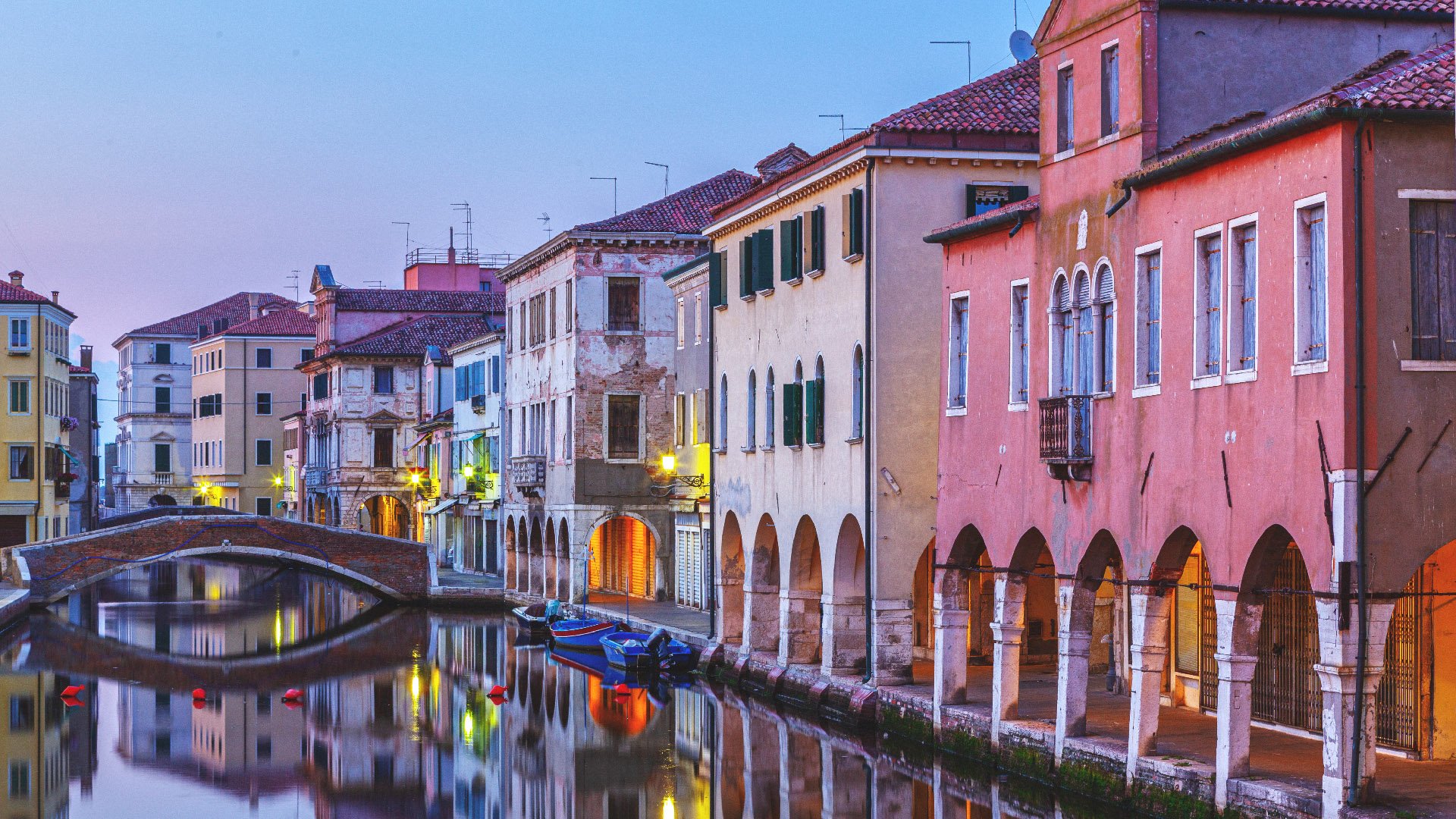 Oubliez Venise, ces cinq villes italiennes traversées de canaux sont à ...