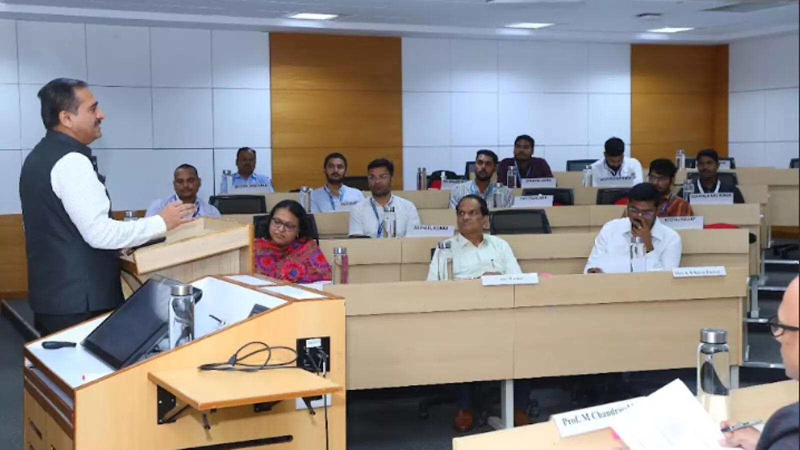 IIM Vizag launches HP - ELEVATE training program for HPCL officers