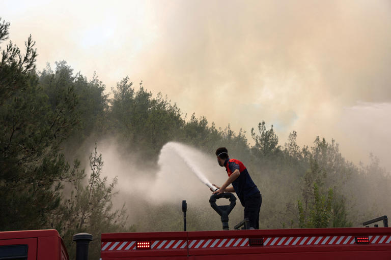 Hundreds flee as wildfires spread rapidly to Turkey’s fourth-largest city