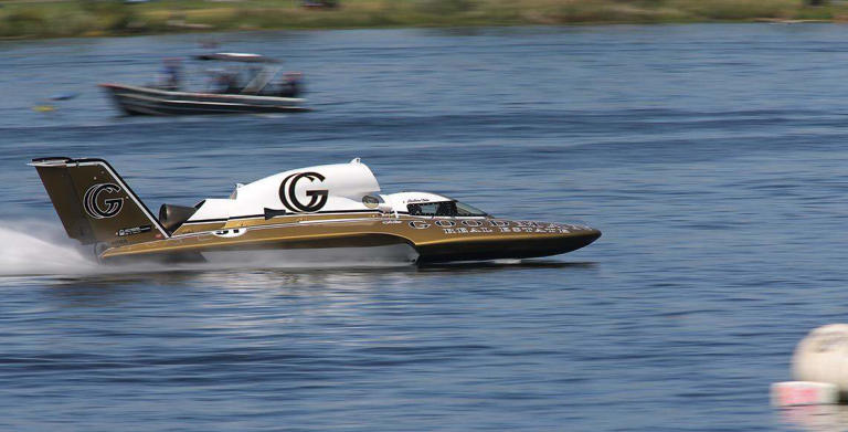 Tri-Cities native dives into ‘thrilling' sport of hydroplane racing ...