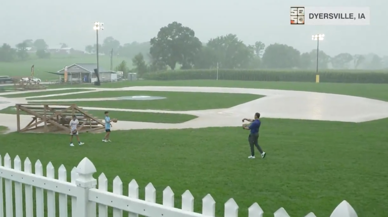 SportsCenter anchor has heartwarming moment at Field of Dreams