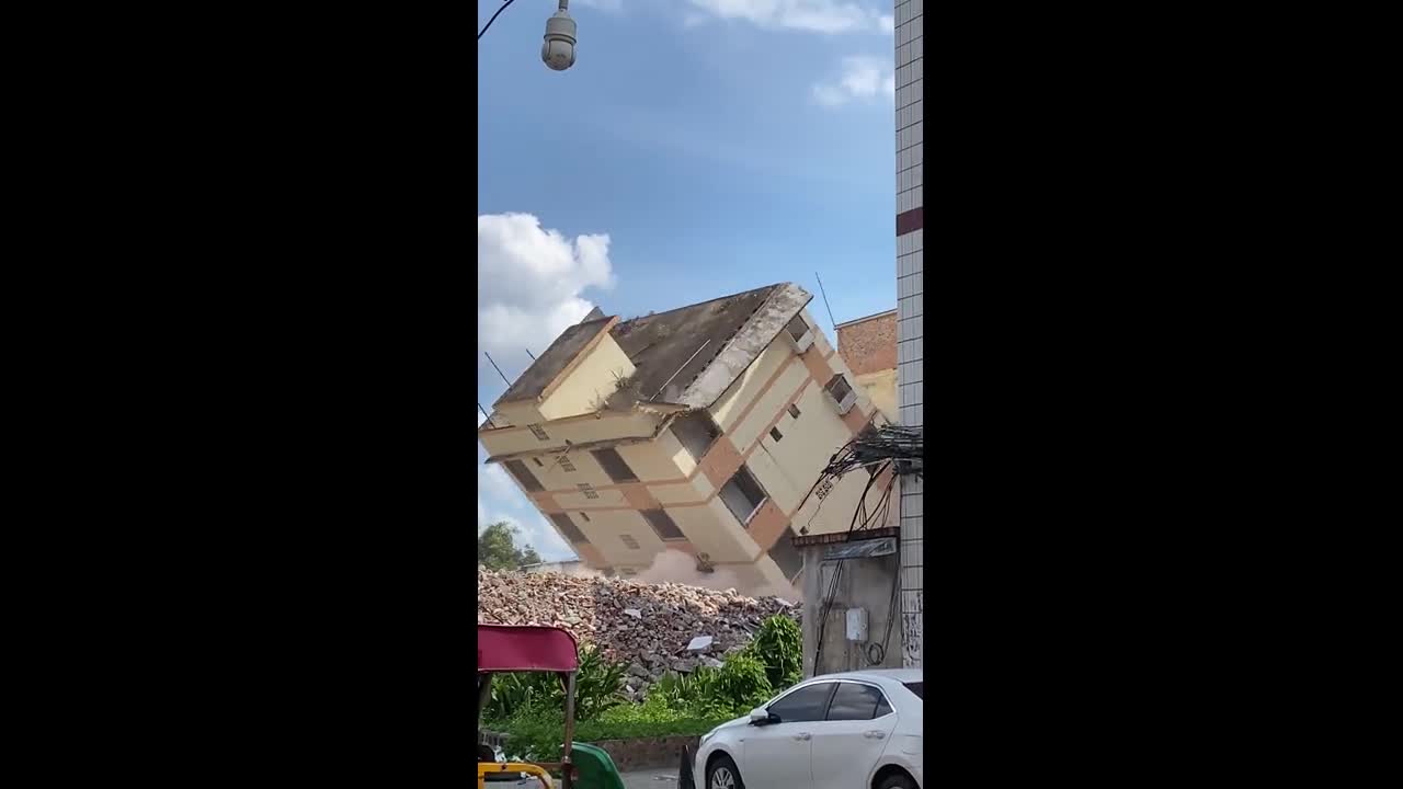 Building demolition mishap with excavator in Guangxi, China