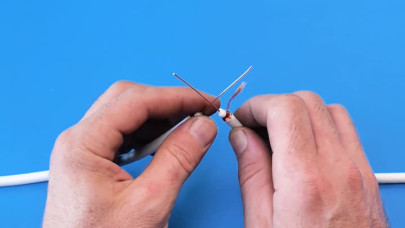 Cómo Torcer Juntos los Cables Eléctricos