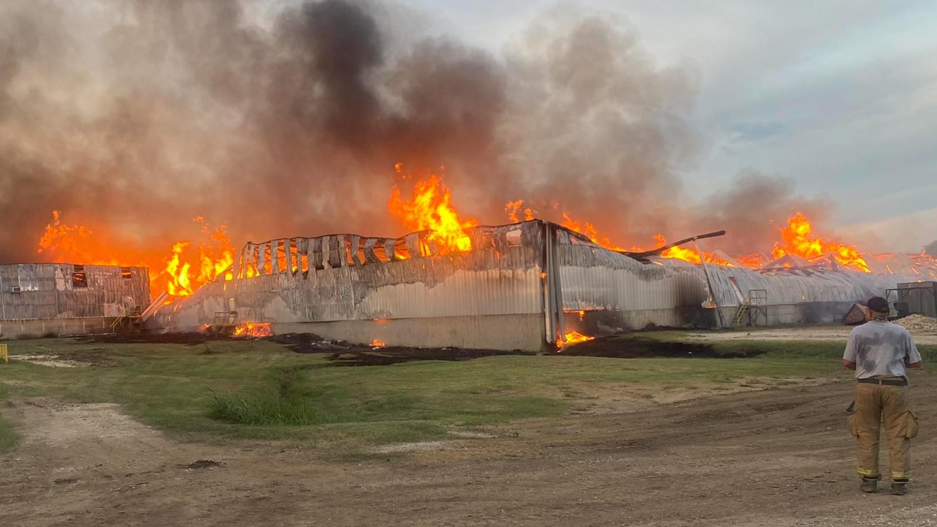 BREAKING: Large structure fire raging east of Pleasanton, Texas