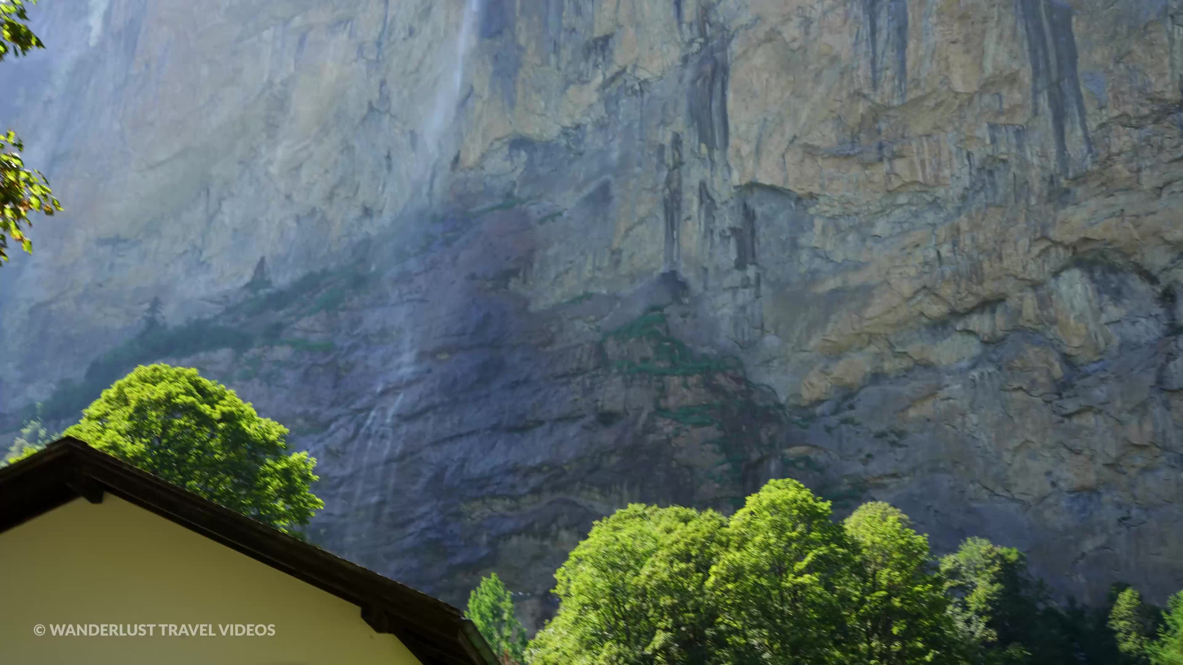 Tour a Pé na Vila de Lauterbrunnen, Suíça (4K)