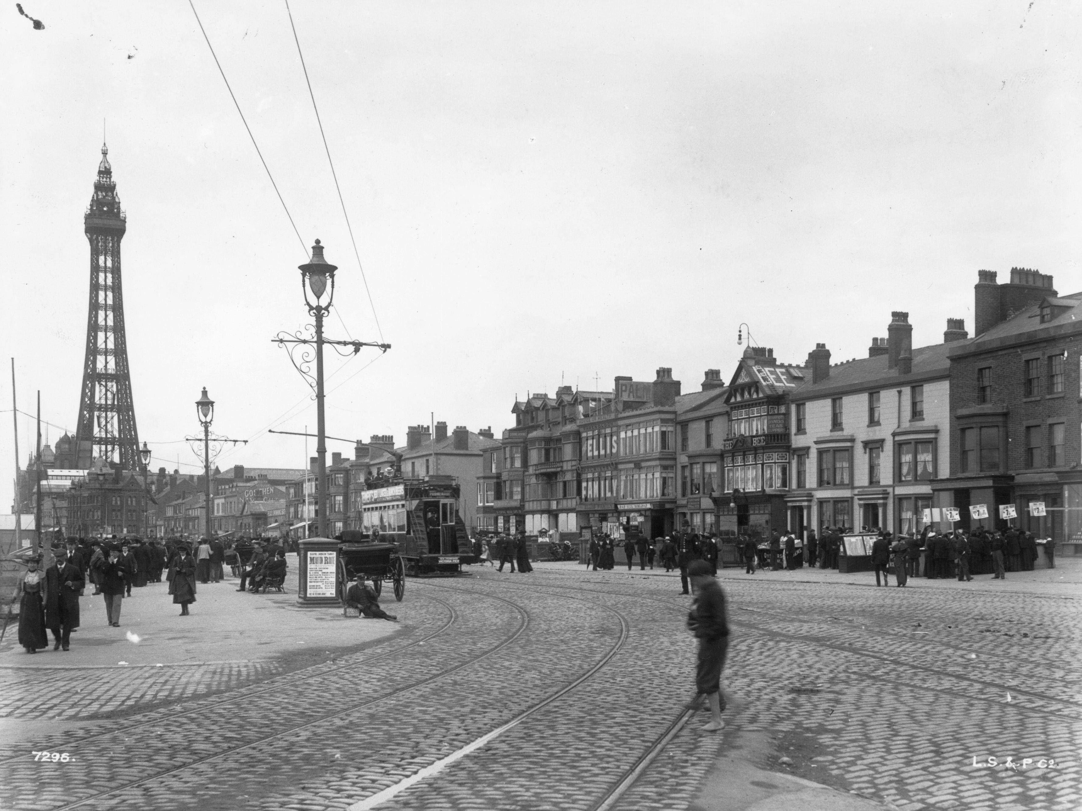 25 fascinating old pictures which take us back to Blackpool through the ...