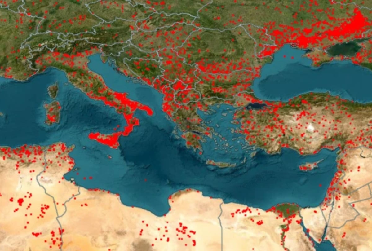 Φλέγεται η Μεσόγειος: Οι δορυφόροι της NASA καταγράφουν δεκάδες πύρινα ...