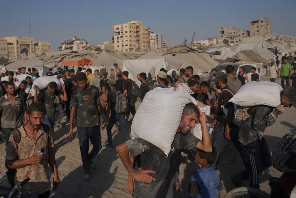 Hjälpsändningar via luften till Gaza i gång