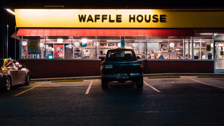 Never Forget This Waffle House Rule If You're Dining By Yourself