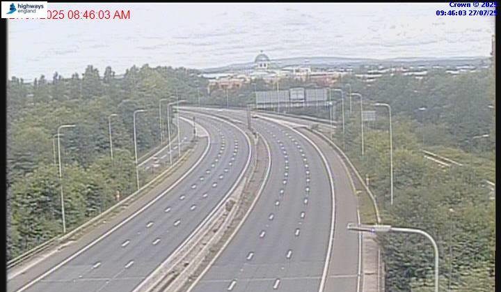 M60 shut in both directions due to police incident