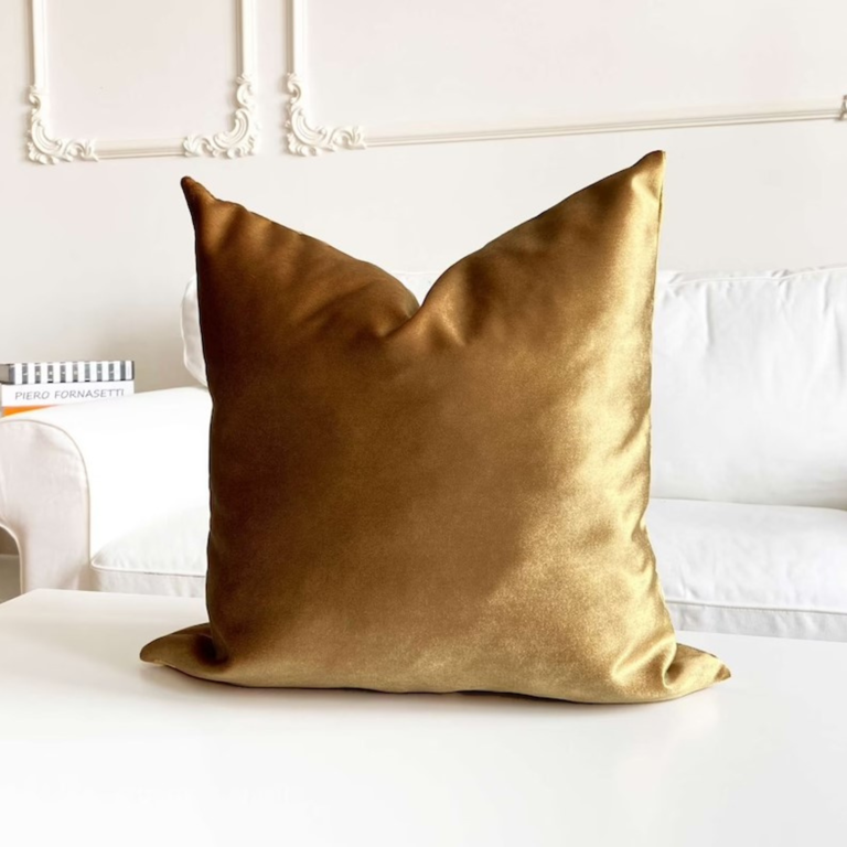 I never thought of bringing gold outside until I saw Jennifer Aniston's ...