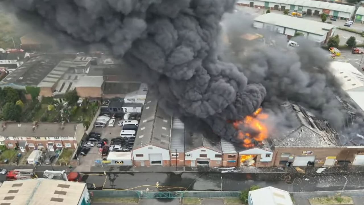 Huge fire engulfs factories in West Bromwich