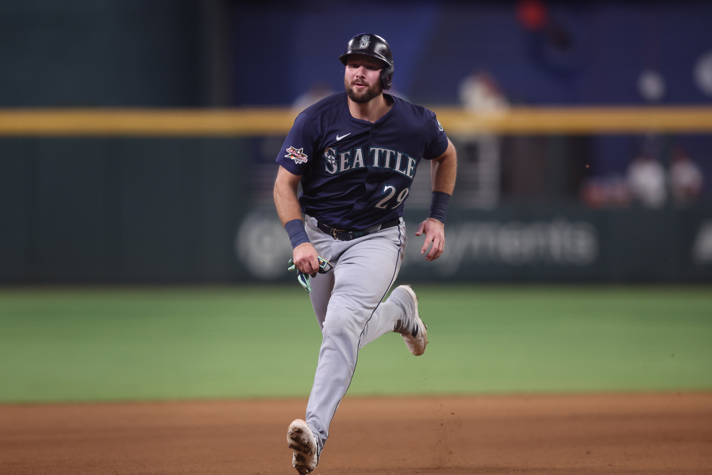 Mariners' Cal Raleigh makes history with 40th home run