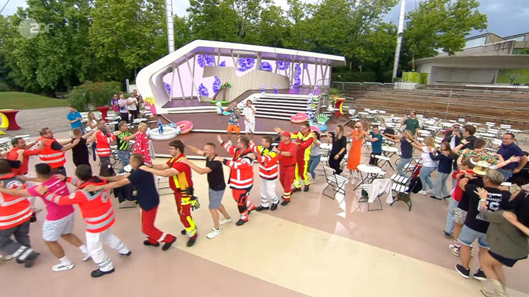 Kurioser Moment im ZDF: Sanitäter tanzen im leeren "Fernsehgarten"