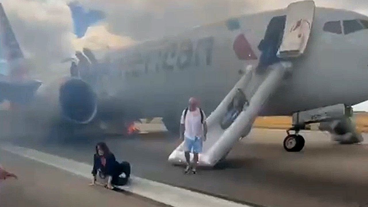 Passengers evacuate as smoke pours from American Airlines Boeing plane ...