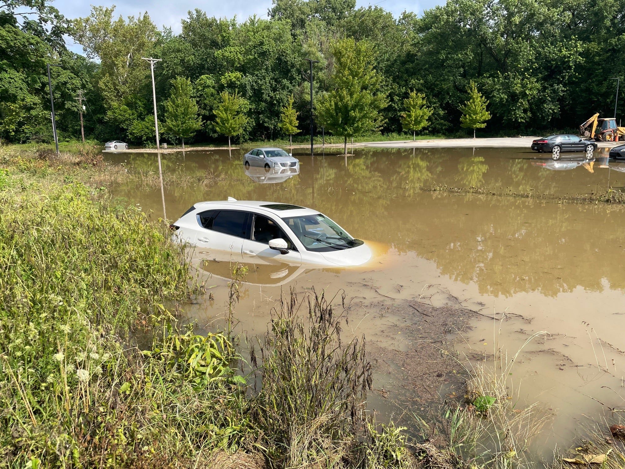 Flash flooding closes Groveport golf course, strands patrons; more rain ...