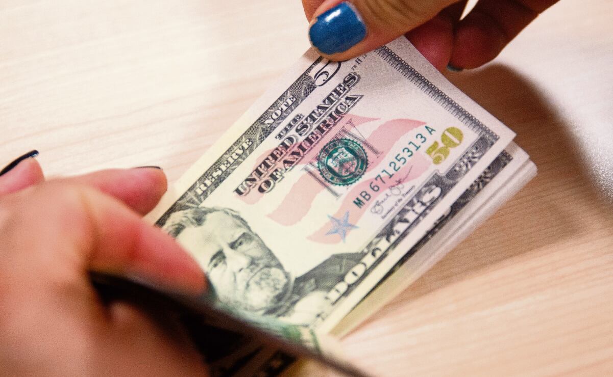 Banorte calcula que este año el dólar tocará un piso de 18 pesos