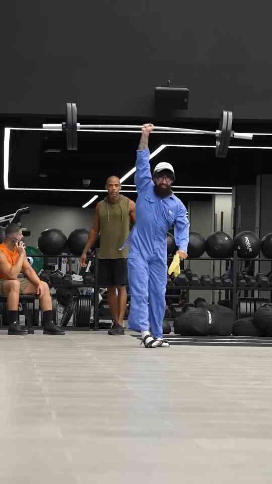 ELITE Powerlifter ANATOLY SHOCKED Bodybuilders in GYM