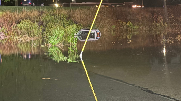 Flash flooding strands employees, submerges vehicles at Groveport golf ...