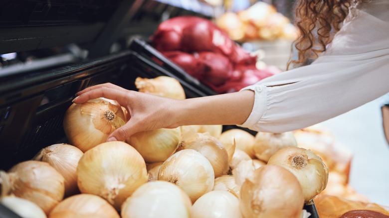 14 Fruits And Vegetables You Should Smell Before You Buy
