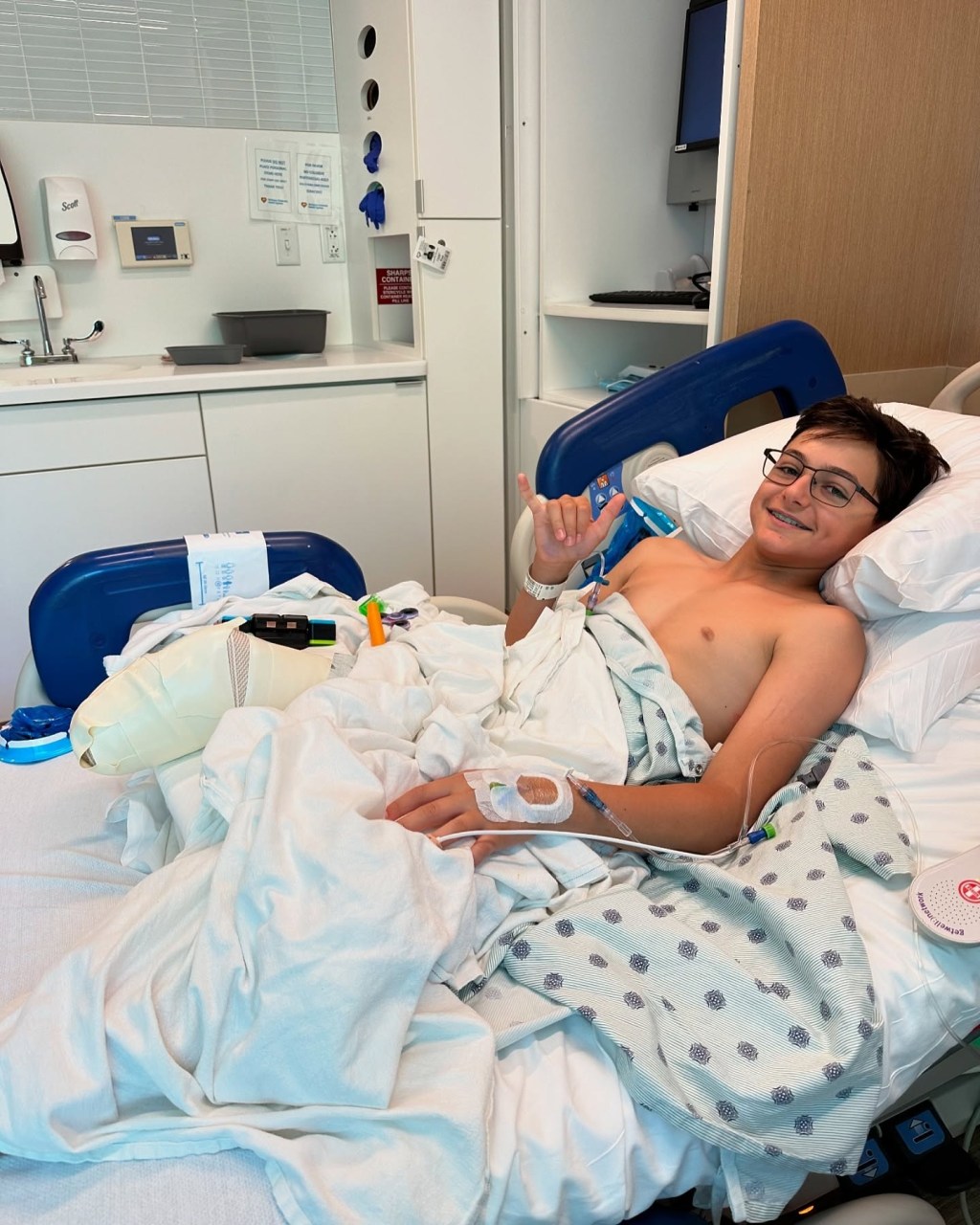 Dad recalls horrific moment 10-year-old son was attacked by shark in ...