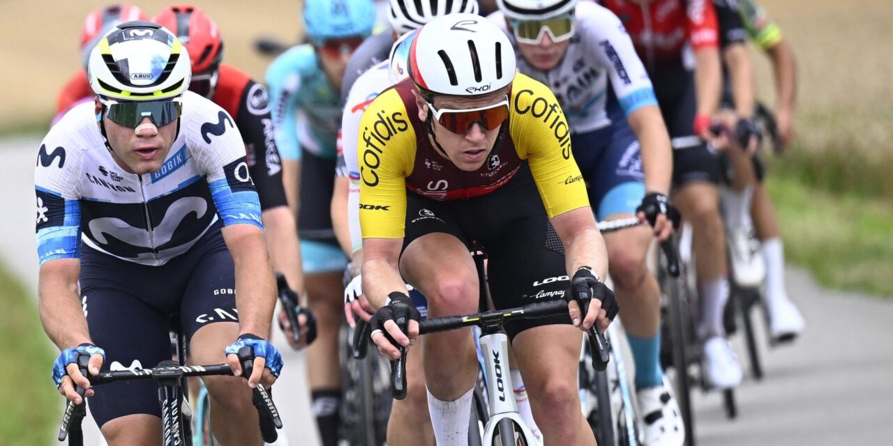 Oliver Knight verrast het peloton in chaotische tweede rit Tour de Wallonie