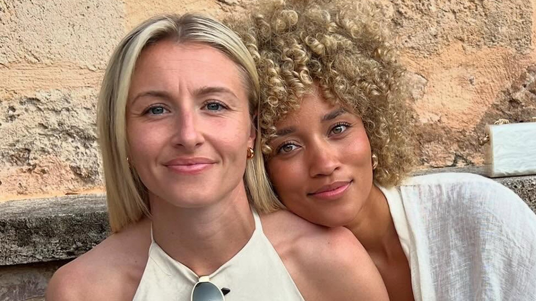 Inside Leah Williamson's relationship with Elle Smith
