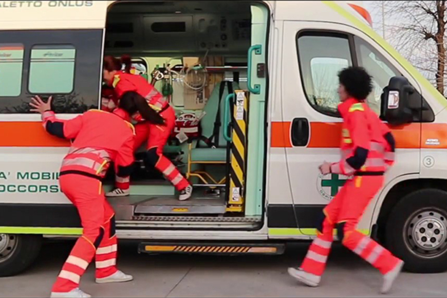 Bari, turista accusa: “Derubato in ambulanza di 650 euro dopo puntura ...