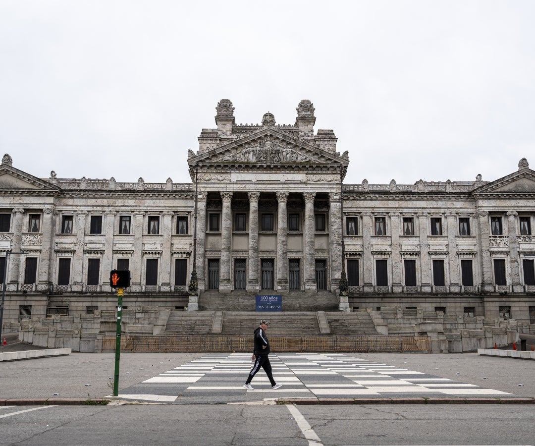 Uruguay sondea inversores para nueva emisión de deuda en mercado ...