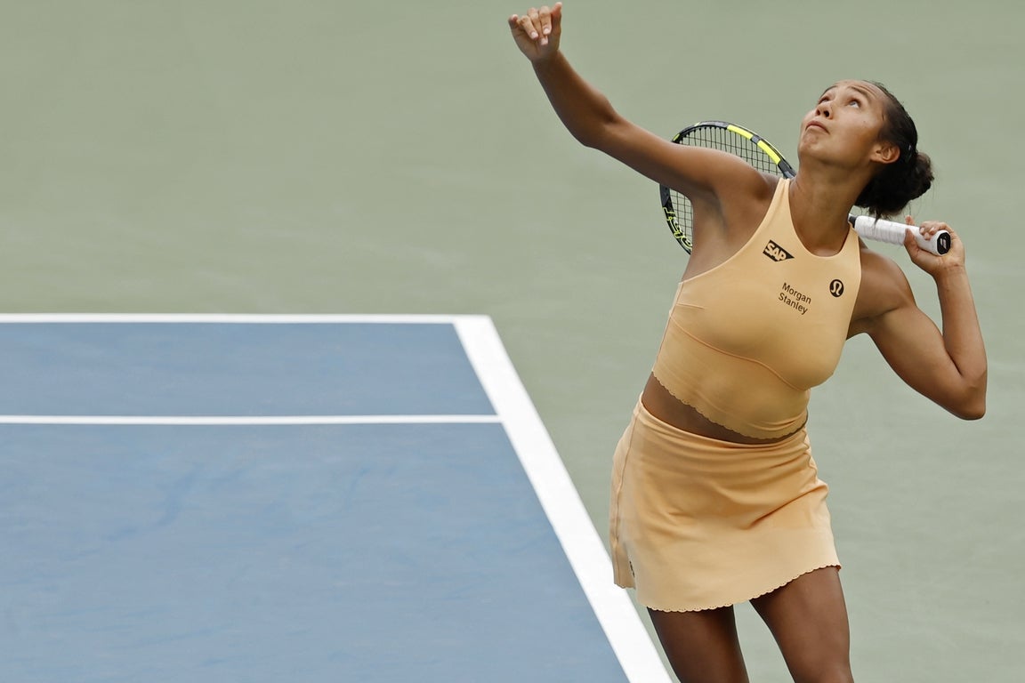 Outstanding photos of elite women's tennis player Leylah Fernandez