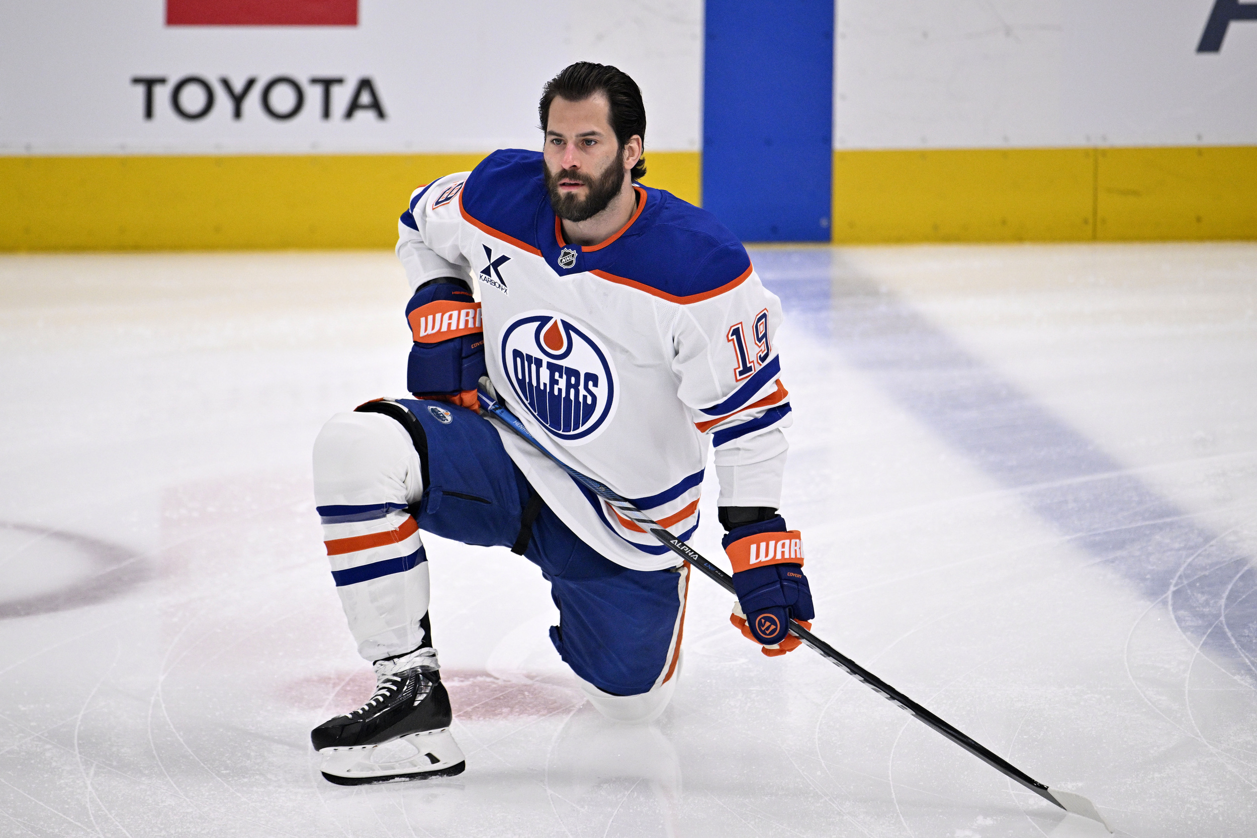 Oilers Could Offer a Veteran Forward a Better Shot… Somewhere Else