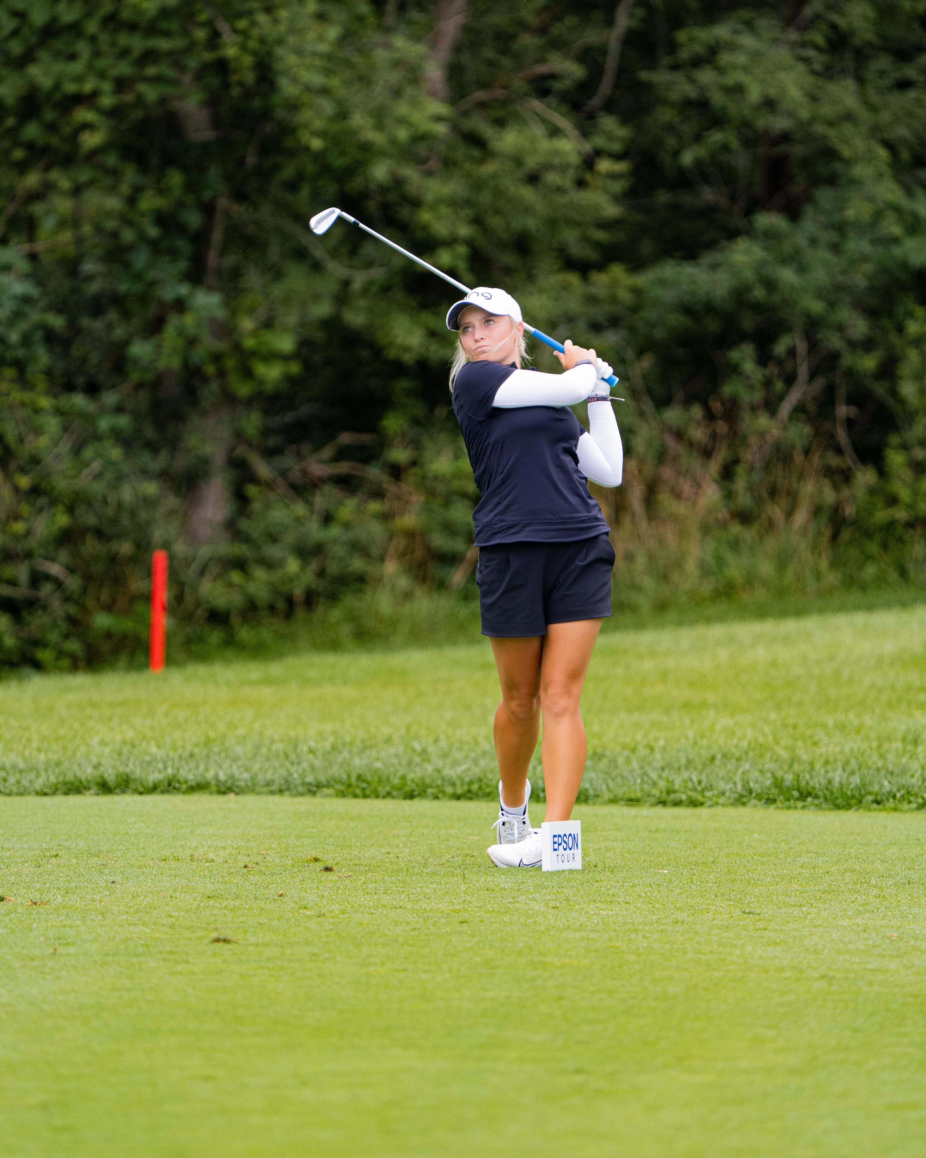 Mia Hammond shoots 64, leads 2-time champ by 6 midway through Sally