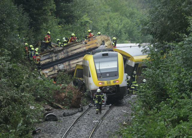 At Least 3 Dead, Dozens More Injured After Train Derails — and ...