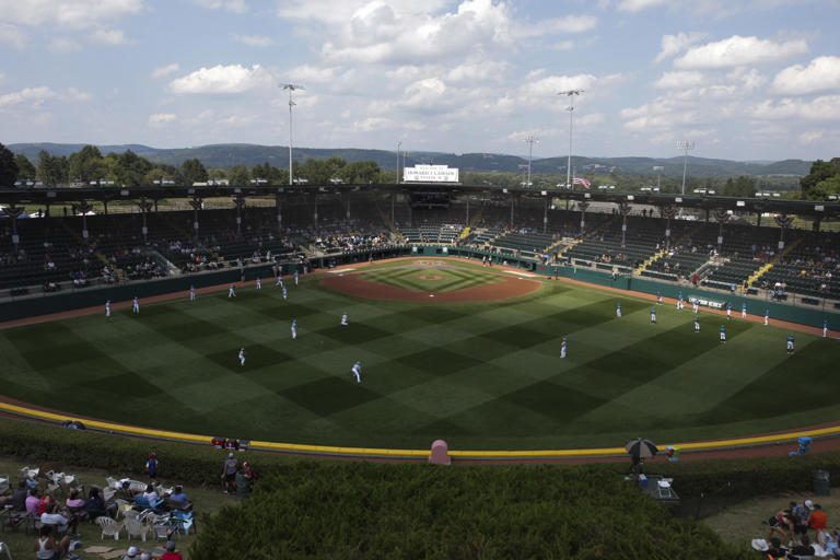 ‘Ridiculous’: MLB Players React to Viral Little League Bat Flip Suspension
