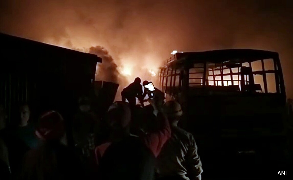 Child among 3 killed, 6 Nepalese nationals feared trapped in Himachal fire