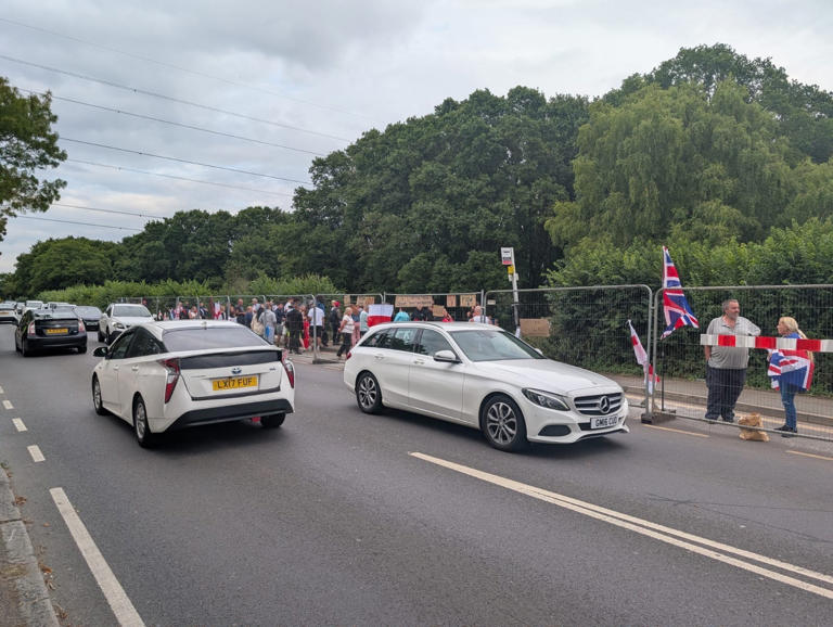 Epping protests LIVE: Three people arrested during peaceful protests ...