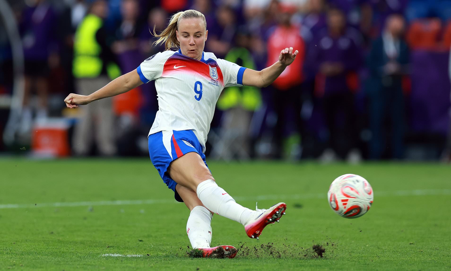 England's Beth Mead misses penalty after being ordered to RE-TAKE in ...