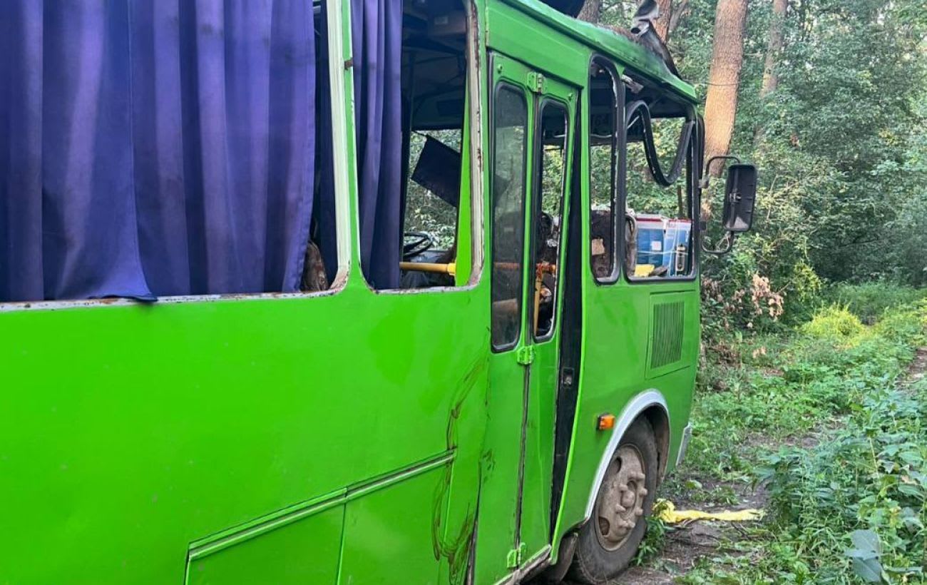 Russian attack on Ukraine's Sumy bus leaves 19 injured — photos expose ...