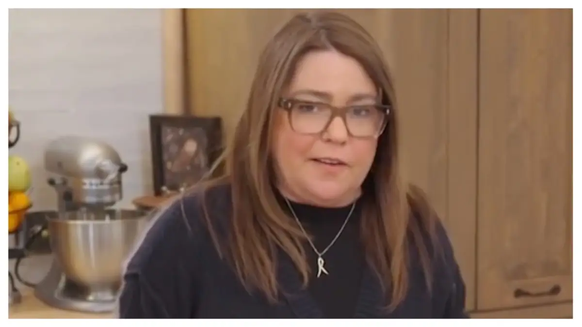 ‘Needs to be Hospitalized Immediately’: Rachael Ray Continues ‘Bizarre ...