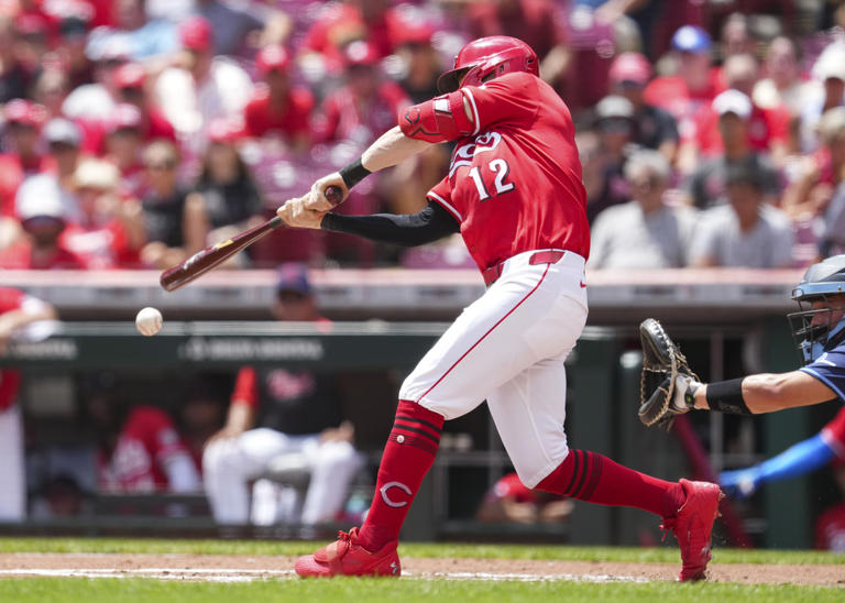 Singer takes shutout into 8th, Reds beat Rays 2-1 for 4th straight win