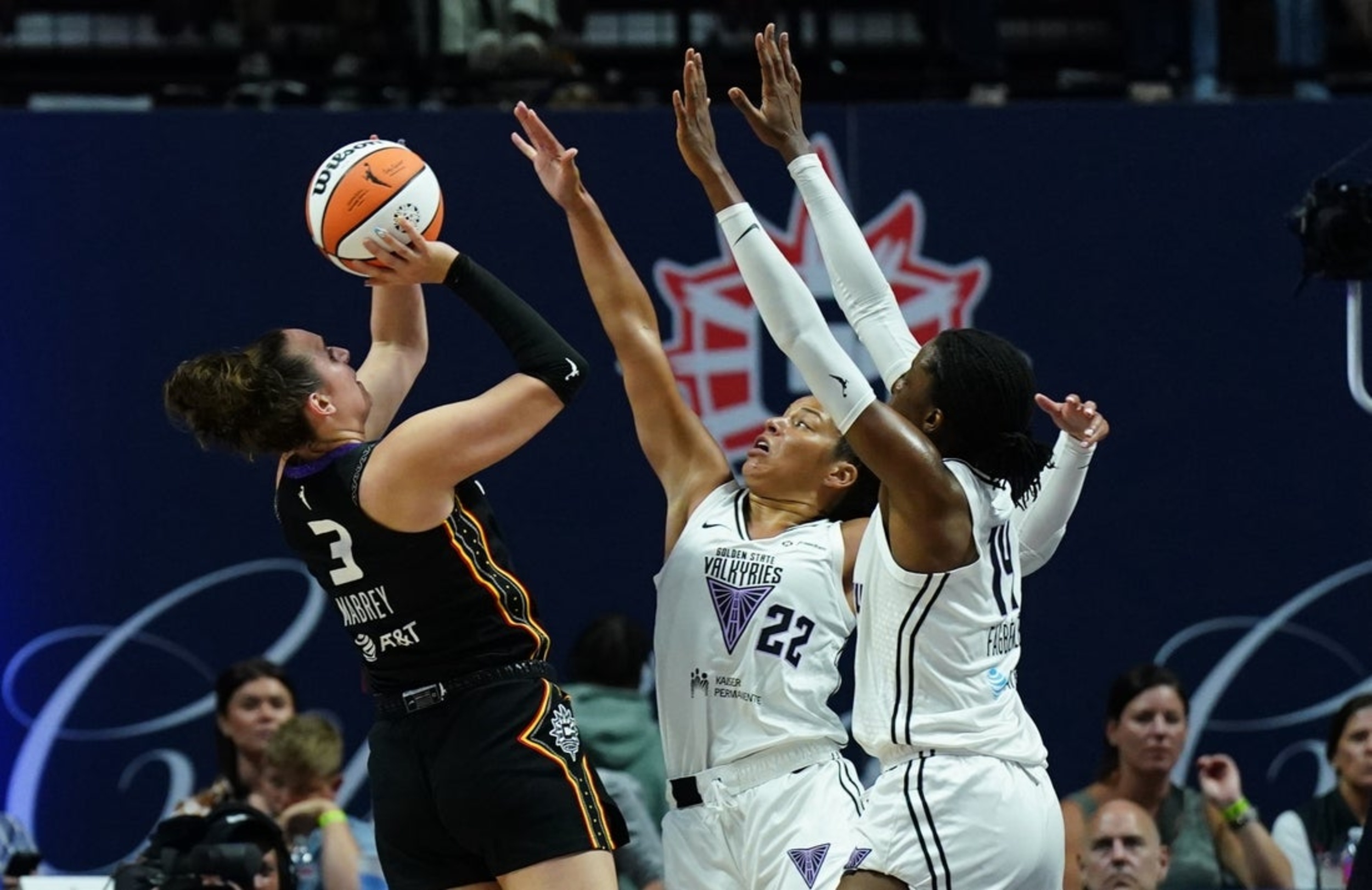 Tina Charles helps Sun trounce Valkyries